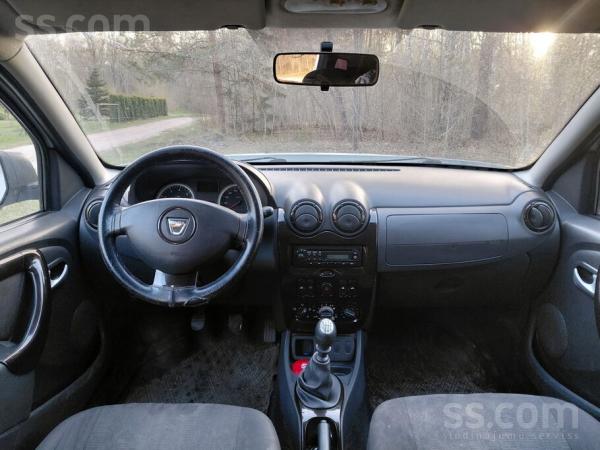 White Dacia Duster 2010 in Liepaja, with an engine capacity of 1.50 L and mileage of 305 thousand km for 3000 €, photo 6 on AUTOMOTO.COM.LV