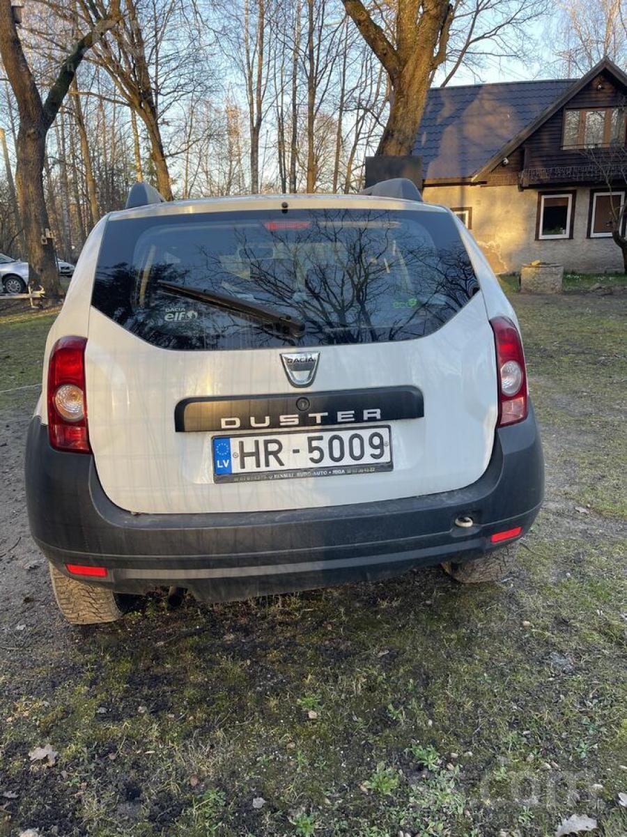 White Dacia Duster 2011 in Ogre, with an engine capacity of 1.50 L and mileage of 229 thousand km for 2800 €, photo 3 on AUTOMOTO.COM.LV