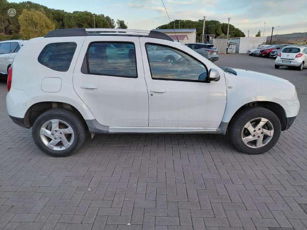Balts Dacia Duster 2011 Kauņa, ar dzinēja tilpumu 1.50 L un nobraukumu 244 tūkst. km par 4000 €, foto 2 vietnē AUTOMOTO.COM.LV