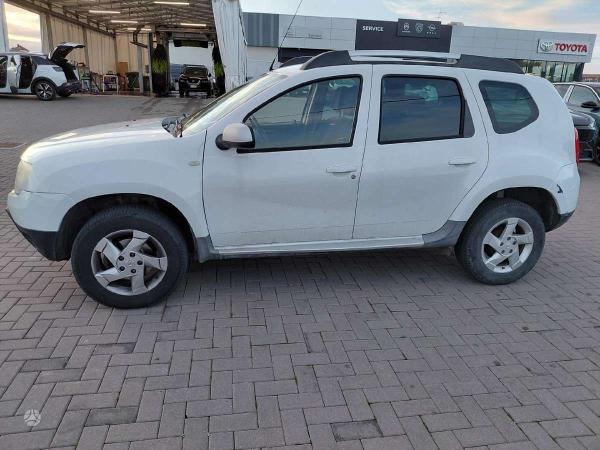 Balts Dacia Duster 2011 Kauņa, ar dzinēja tilpumu 1.50 L un nobraukumu 244 tūkst. km par 4000 €, foto 3 vietnē AUTOMOTO.COM.LV