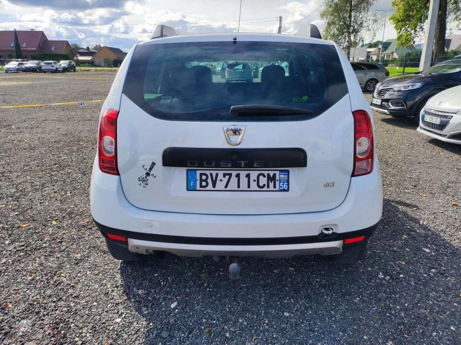 White Dacia Duster 2011 in Taurage, with an engine capacity of 1.46 L and mileage of 230 thousand km for 3300 €, photo 6 on AUTOMOTO.COM.LV