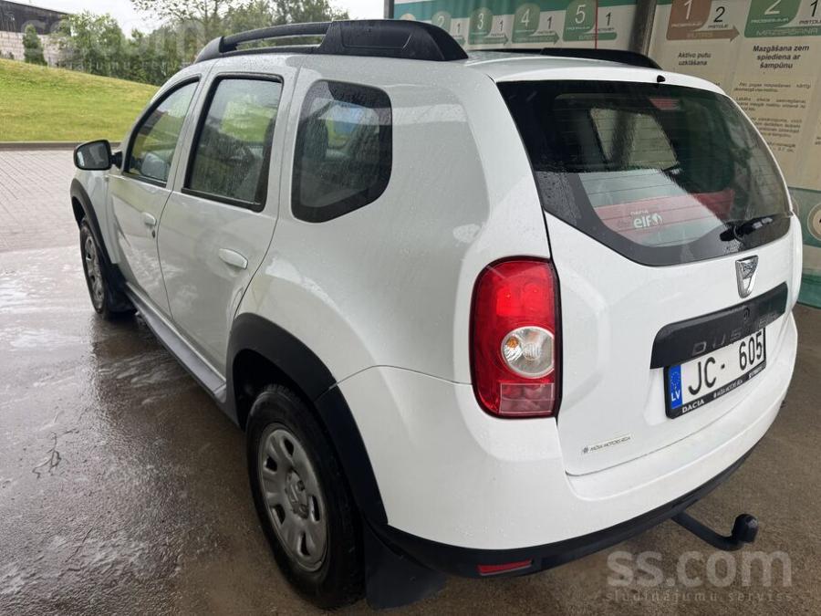 White Dacia Duster 2012 in Rezekne, with an engine capacity of 1.50 L and mileage of 205 thousand km for 13500 €, photo 3 on AUTOMOTO.COM.LV