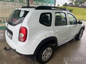 White Dacia Duster 2012 in Rezekne, with an engine capacity of 1.50 L and mileage of 205 thousand km for 13500 €, photo 4 on AUTOMOTO.COM.LV