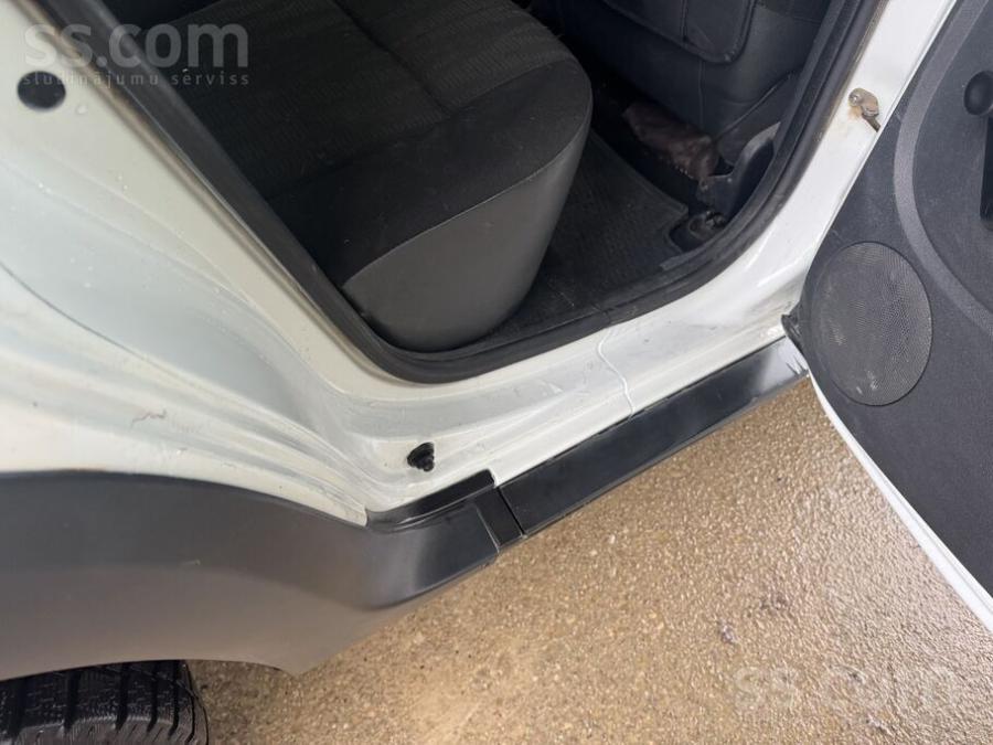 White Dacia Duster 2012 in Rezekne, with an engine capacity of 1.50 L and mileage of 205 thousand km for 13500 €, photo 21 on AUTOMOTO.COM.LV