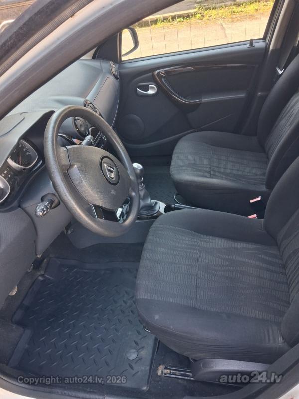 Balts Dacia Duster 2012 Tallina, ar dzinēja tilpumu 1.50 L un nobraukumu 200 tūkst. km par 5500 €, foto 5 vietnē AUTOMOTO.COM.LV