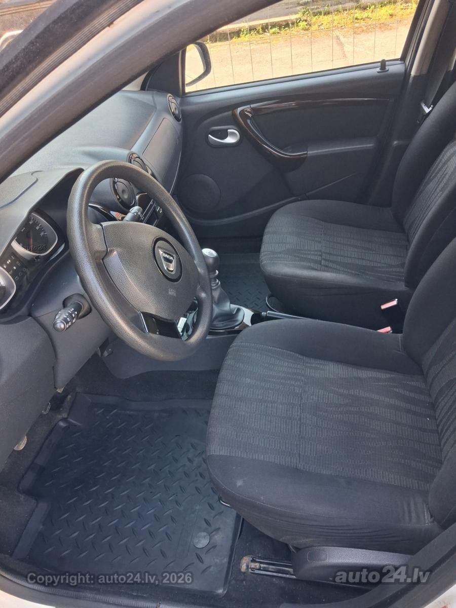 Balts Dacia Duster 2012 Tallina, ar dzinēja tilpumu 1.50 L un nobraukumu 200 tūkst. km par 5500 €, foto 6 vietnē AUTOMOTO.COM.LV