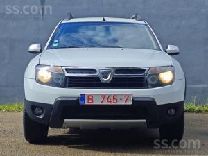White Dacia Duster 2012 in Ogre, with an engine capacity of 1.50 L and mileage of 156 thousand km for 6750 €, photo  on AUTOMOTO.COM.LV