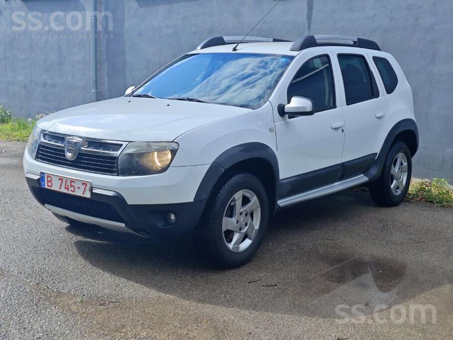 White Dacia Duster 2012 in Ogre, with an engine capacity of 1.50 L and mileage of 156 thousand km for 6750 €, photo 4 on AUTOMOTO.COM.LV