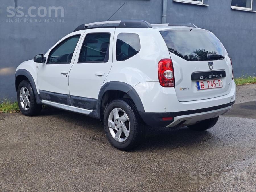 White Dacia Duster 2012 in Ogre, with an engine capacity of 1.50 L and mileage of 156 thousand km for 6750 €, photo 9 on AUTOMOTO.COM.LV