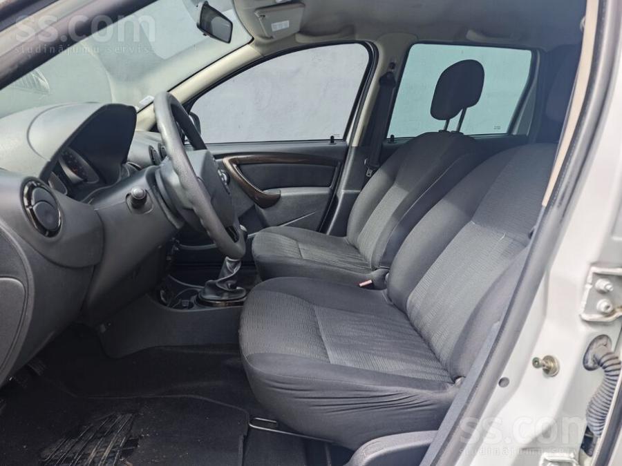 White Dacia Duster 2012 in Ogre, with an engine capacity of 1.50 L and mileage of 156 thousand km for 6750 €, photo 10 on AUTOMOTO.COM.LV