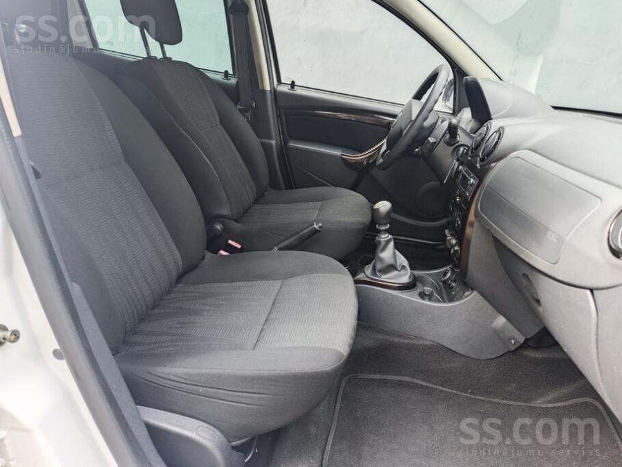 White Dacia Duster 2012 in Ogre, with an engine capacity of 1.50 L and mileage of 156 thousand km for 6750 €, photo 11 on AUTOMOTO.COM.LV