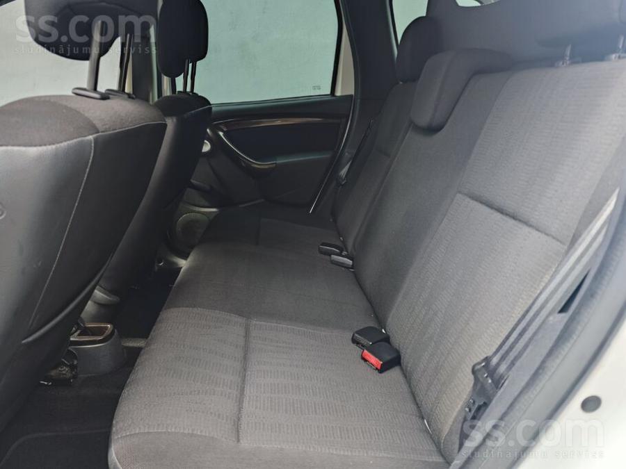 White Dacia Duster 2012 in Ogre, with an engine capacity of 1.50 L and mileage of 156 thousand km for 6750 €, photo 12 on AUTOMOTO.COM.LV