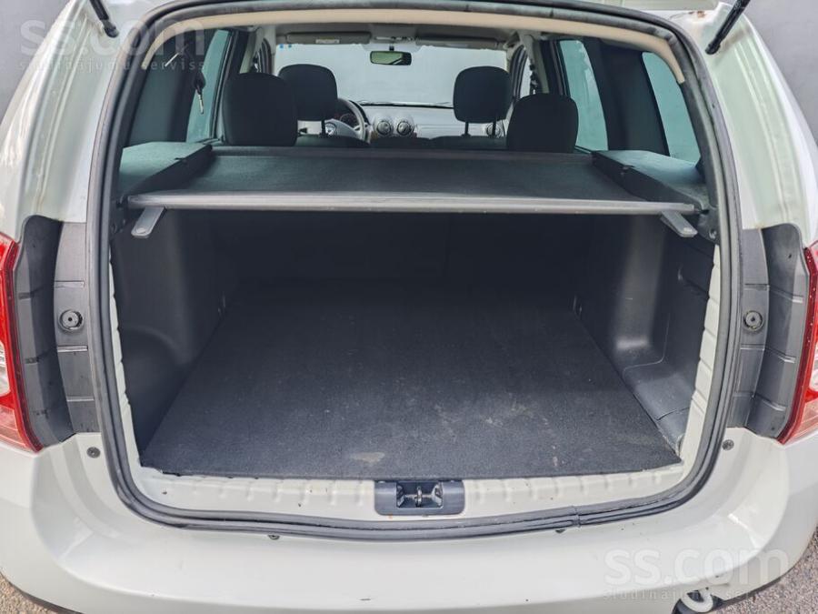 White Dacia Duster 2012 in Ogre, with an engine capacity of 1.50 L and mileage of 156 thousand km for 6750 €, photo 13 on AUTOMOTO.COM.LV
