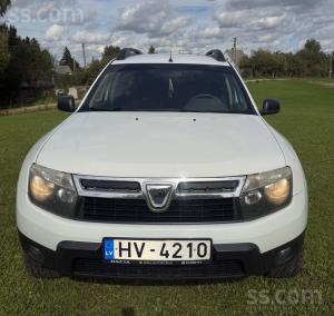 White Dacia Duster 2012 in Rezekne, with an engine capacity of 1.50 L and mileage of 216 thousand km for 4900 €, photo  on AUTOMOTO.COM.LV