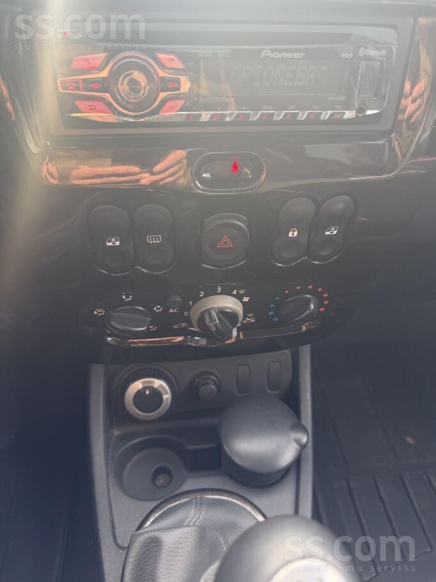 White Dacia Duster 2012 in Rezekne, with an engine capacity of 1.50 L and mileage of 216 thousand km for 4900 €, photo 6 on AUTOMOTO.COM.LV