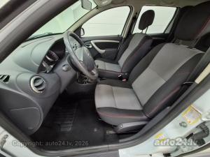 White Dacia Duster 2013 in Haapsalu, with an engine capacity of 1.50 L and mileage of 154 thousand km for 5899 €, photo 12 on AUTOMOTO.COM.LV