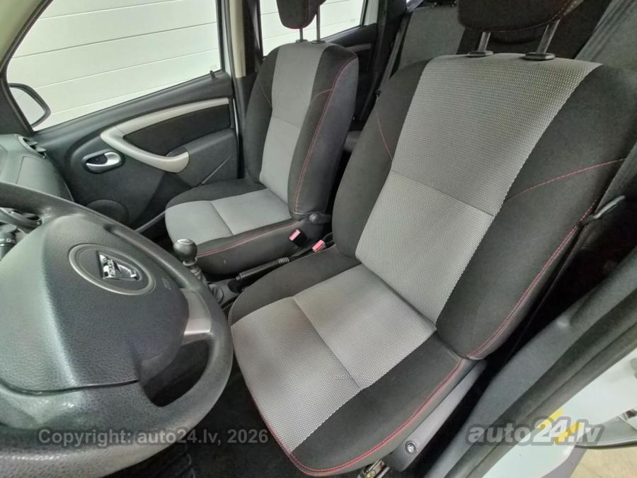 White Dacia Duster 2013 in Haapsalu, with an engine capacity of 1.50 L and mileage of 154 thousand km for 5899 €, photo 13 on AUTOMOTO.COM.LV