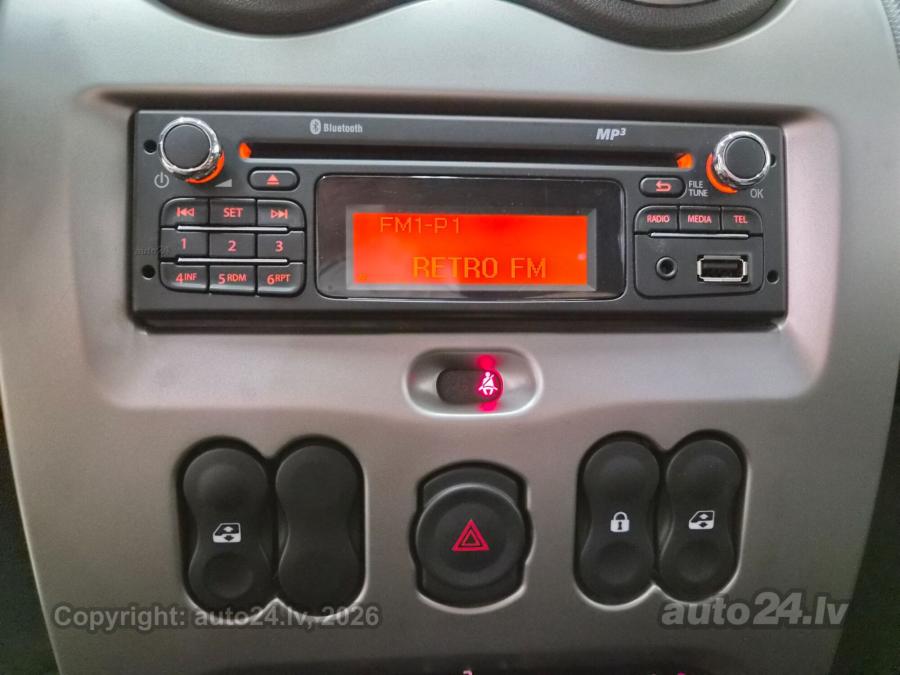 White Dacia Duster 2013 in Haapsalu, with an engine capacity of 1.50 L and mileage of 154 thousand km for 5899 €, photo 15 on AUTOMOTO.COM.LV