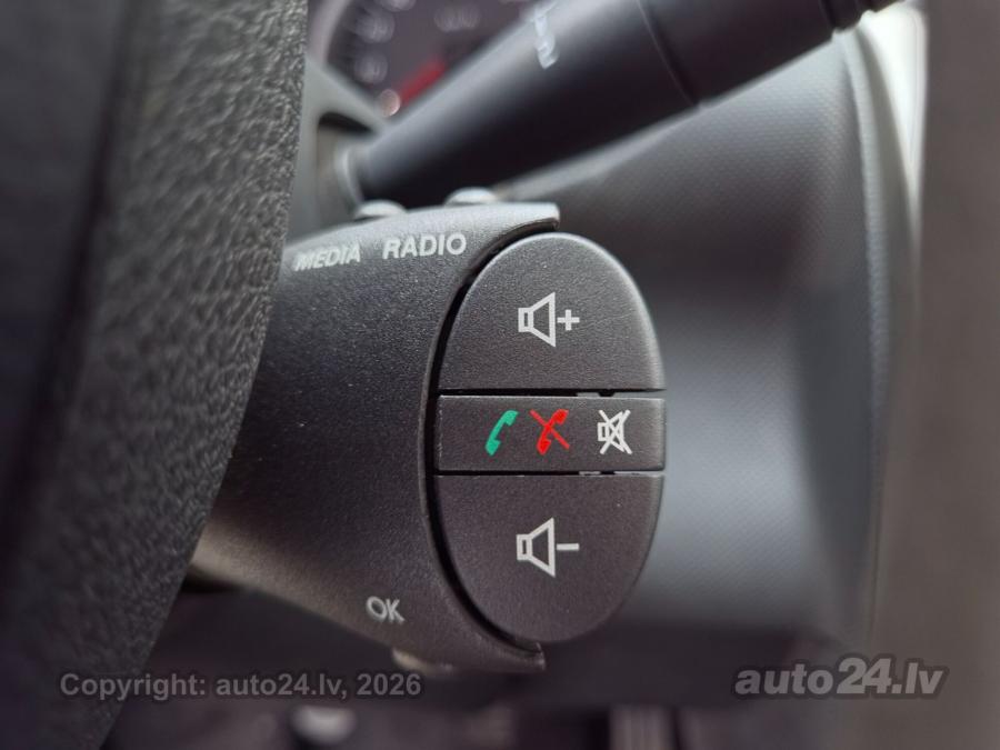 White Dacia Duster 2013 in Haapsalu, with an engine capacity of 1.50 L and mileage of 154 thousand km for 5899 €, photo 19 on AUTOMOTO.COM.LV