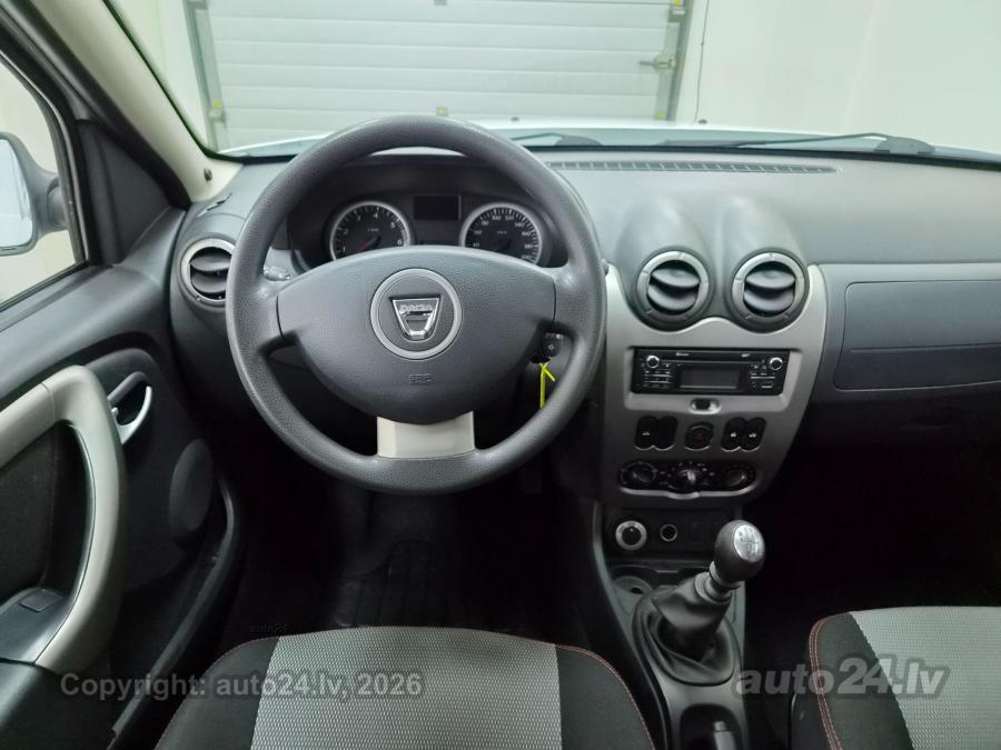 White Dacia Duster 2013 in Haapsalu, with an engine capacity of 1.50 L and mileage of 154 thousand km for 5899 €, photo 21 on AUTOMOTO.COM.LV