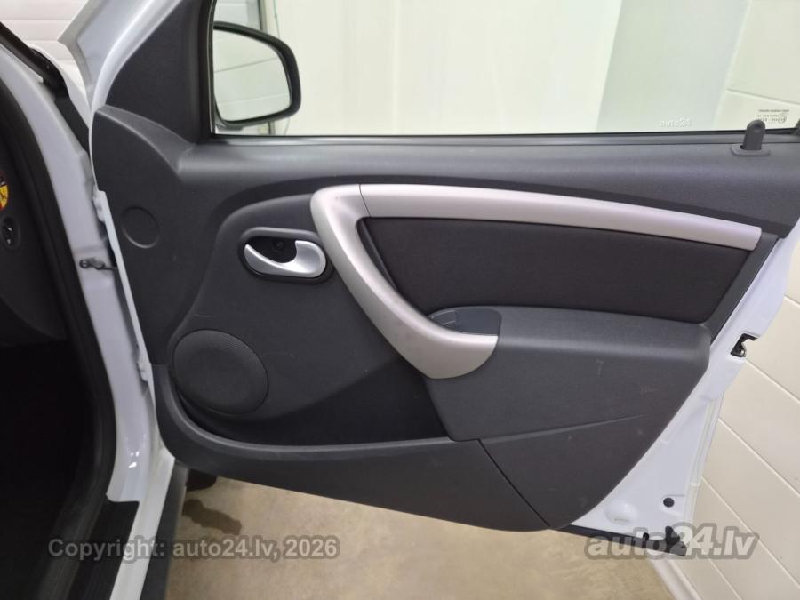 White Dacia Duster 2013 in Haapsalu, with an engine capacity of 1.50 L and mileage of 154 thousand km for 5899 €, photo 23 on AUTOMOTO.COM.LV