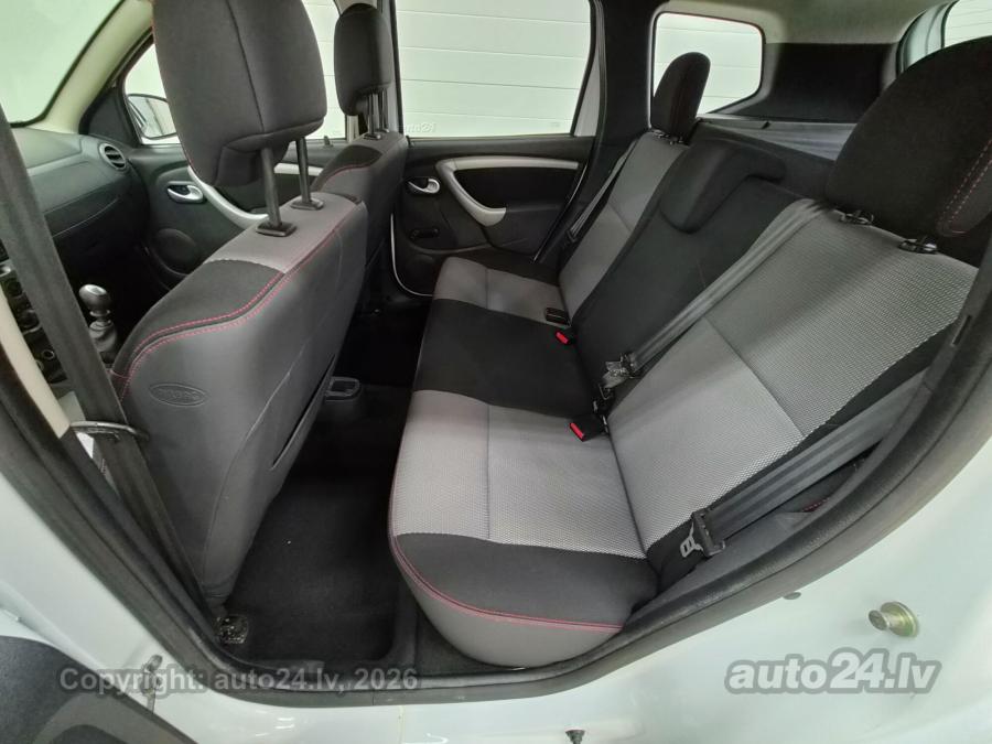 White Dacia Duster 2013 in Haapsalu, with an engine capacity of 1.50 L and mileage of 154 thousand km for 5899 €, photo 24 on AUTOMOTO.COM.LV