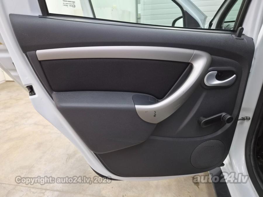 White Dacia Duster 2013 in Haapsalu, with an engine capacity of 1.50 L and mileage of 154 thousand km for 5899 €, photo 25 on AUTOMOTO.COM.LV