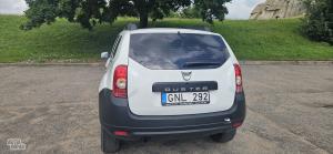 White Dacia Duster 2013 in Kaunas, with an engine capacity of 1.50 L and mileage of 328 thousand km for 4999 €, photo 3 on AUTOMOTO.COM.LV