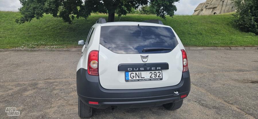 White Dacia Duster 2013 in Kaunas, with an engine capacity of 1.50 L and mileage of 328 thousand km for 4999 €, photo 3 on AUTOMOTO.COM.LV