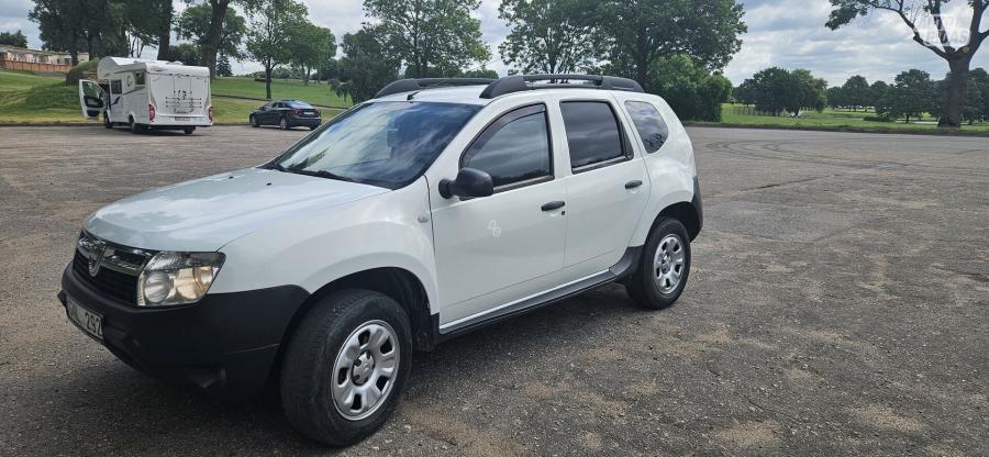 White Dacia Duster 2013 in Kaunas, with an engine capacity of 1.50 L and mileage of 328 thousand km for 4999 €, photo 6 on AUTOMOTO.COM.LV