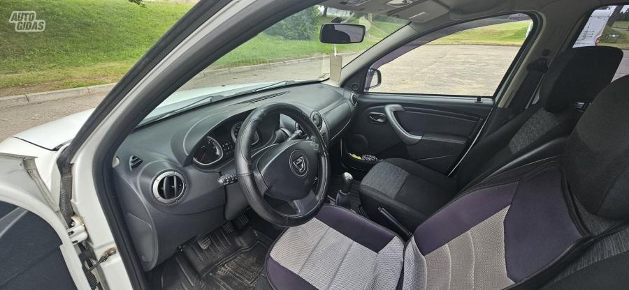 White Dacia Duster 2013 in Kaunas, with an engine capacity of 1.50 L and mileage of 328 thousand km for 4999 €, photo 12 on AUTOMOTO.COM.LV