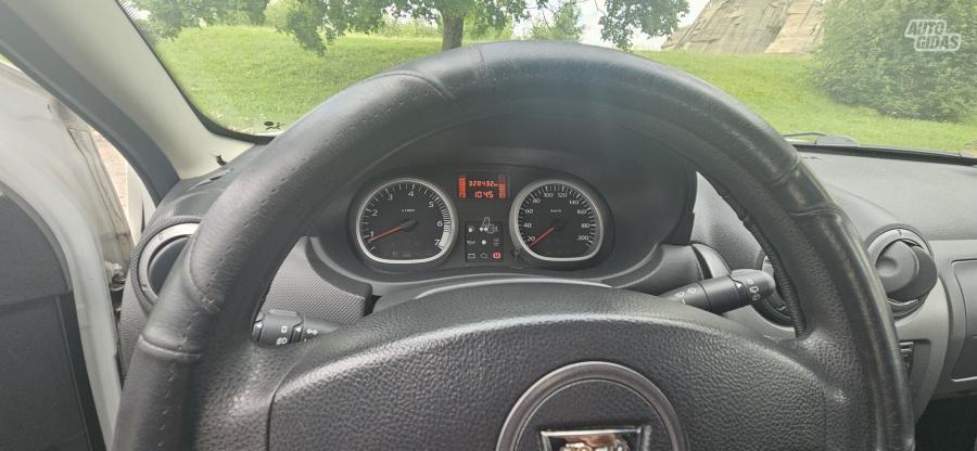 White Dacia Duster 2013 in Kaunas, with an engine capacity of 1.50 L and mileage of 328 thousand km for 4999 €, photo 14 on AUTOMOTO.COM.LV