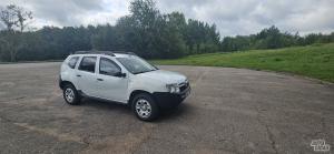 White Dacia Duster 2013 in Kaunas, with an engine capacity of 1.50 L and mileage of 328 thousand km for 4999 €, photo 17 on AUTOMOTO.COM.LV