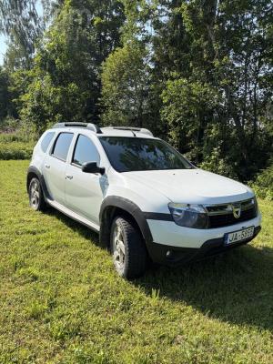 Balts Dacia Duster 2013 Gulbene, ar dzinēja tilpumu 1.50 L un nobraukumu 293 tūkst. km par 3300 €, foto 9 vietnē AUTOMOTO.COM.LV