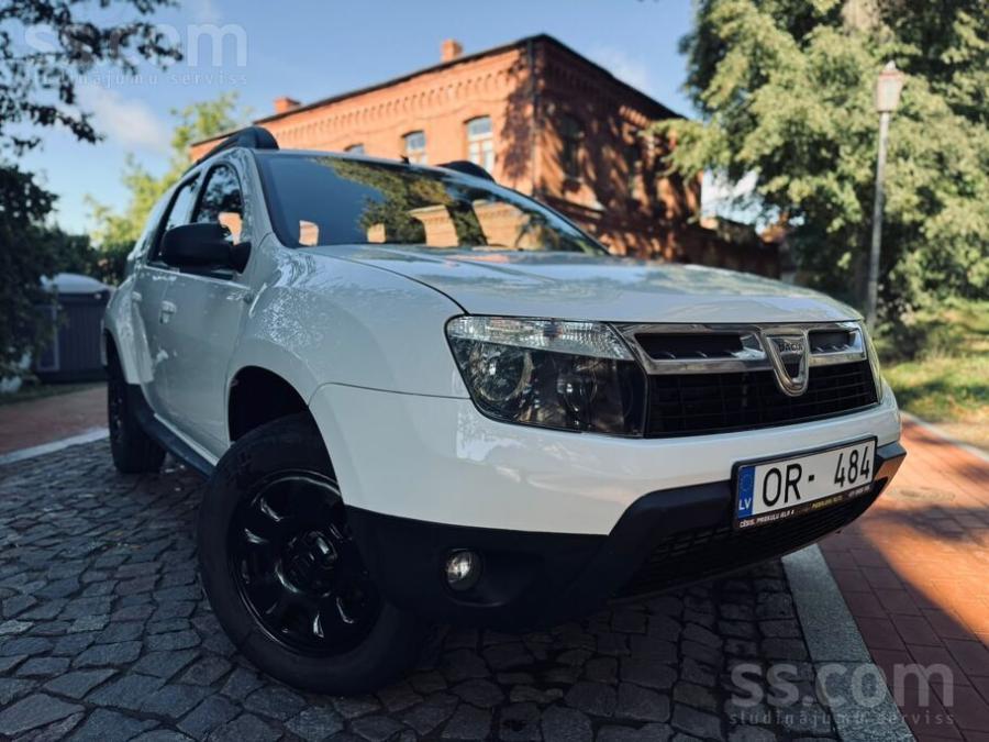 White Dacia Duster 2013 in Cesis, with an engine capacity of 1.50 L and mileage of 0 thousand km for 6900 €, photo 1 on AUTOMOTO.COM.LV