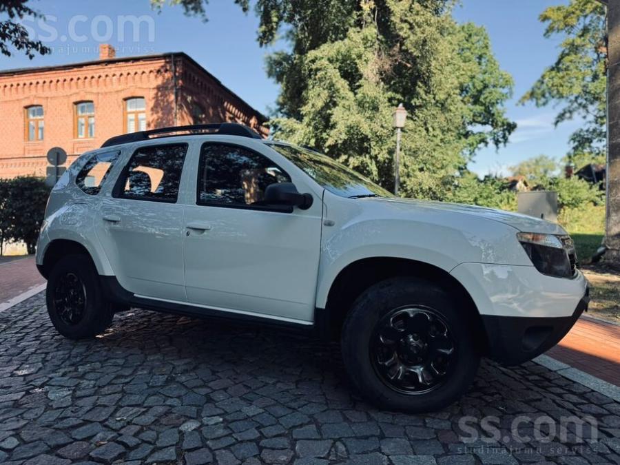 White Dacia Duster 2013 in Cesis, with an engine capacity of 1.50 L and mileage of 0 thousand km for 6900 €, photo 3 on AUTOMOTO.COM.LV