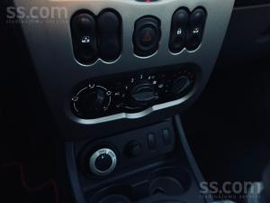 White Dacia Duster 2013 in Cesis, with an engine capacity of 1.50 L and mileage of 0 thousand km for 6900 €, photo 17 on AUTOMOTO.COM.LV