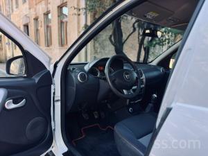 White Dacia Duster 2013 in Cesis, with an engine capacity of 1.50 L and mileage of 0 thousand km for 6900 €, photo 20 on AUTOMOTO.COM.LV