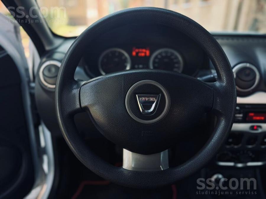 White Dacia Duster 2013 in Cesis, with an engine capacity of 1.50 L and mileage of 0 thousand km for 6900 €, photo 22 on AUTOMOTO.COM.LV