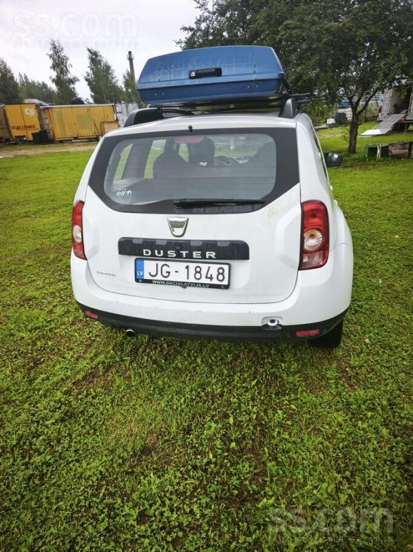 White Dacia Duster 2013 in Riga, with an engine capacity of 1.60 L and mileage of 350 thousand km for 5000 €, photo 3 on AUTOMOTO.COM.LV
