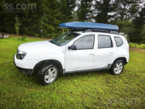 White Dacia Duster 2013 in Riga, with an engine capacity of 1.60 L and mileage of 350 thousand km for 5000 €, photo 4 on AUTOMOTO.COM.LV