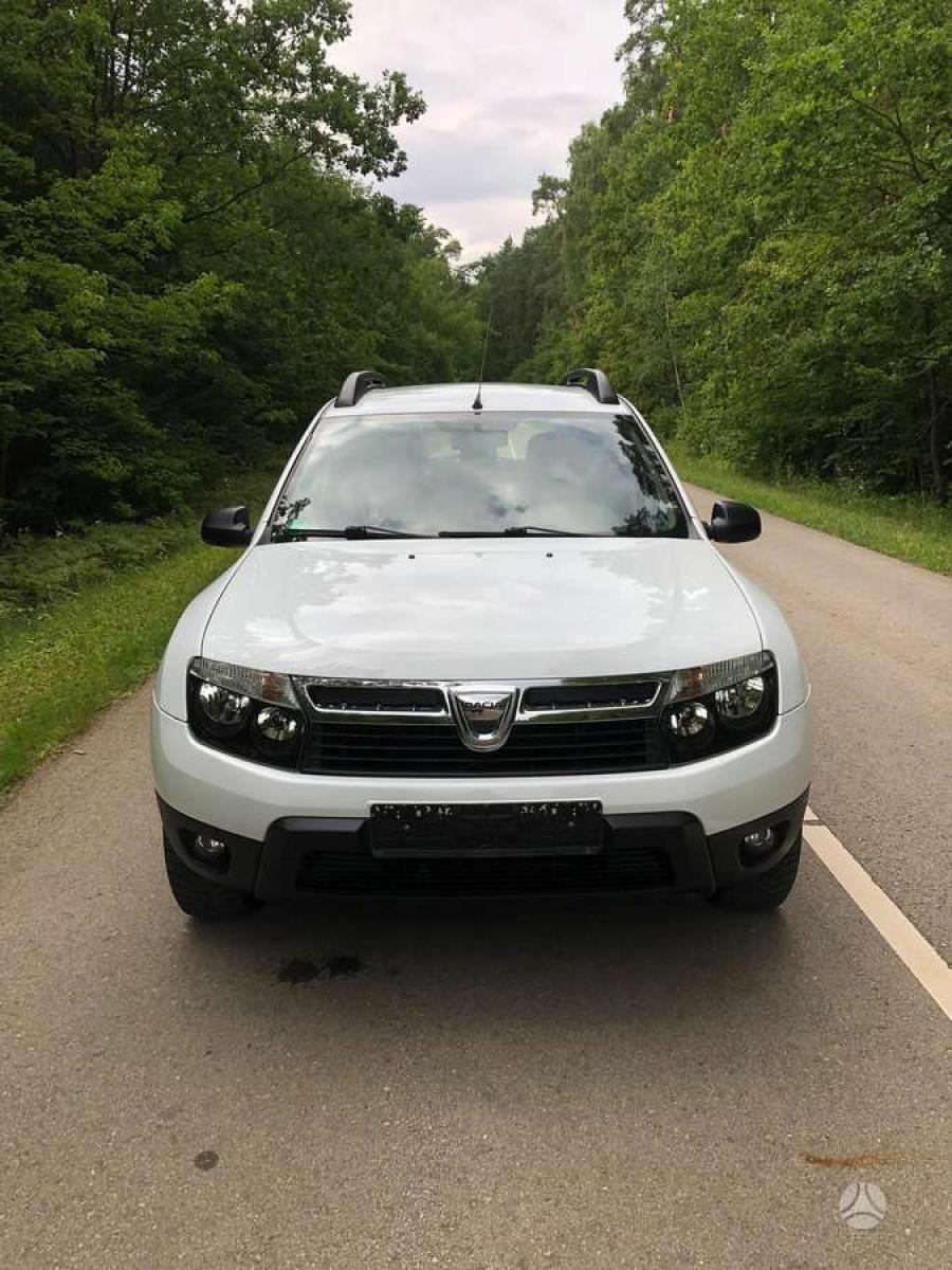 White Dacia Duster 2013 in Marijampole, with an engine capacity of 1.60 L and mileage of 295 thousand km for 4700 €, photo 1 on AUTOMOTO.COM.LV