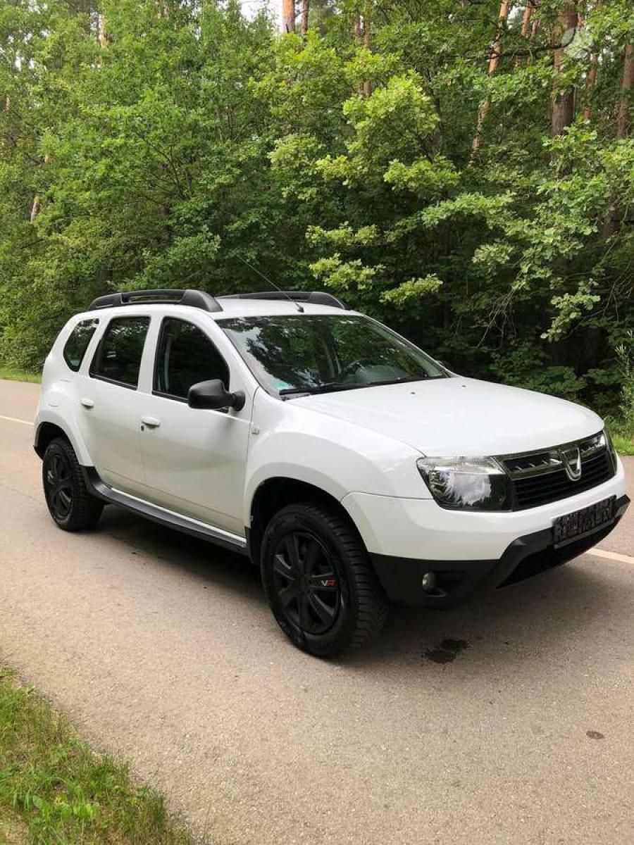 White Dacia Duster 2013 in Marijampole, with an engine capacity of 1.60 L and mileage of 295 thousand km for 4700 €, photo 4 on AUTOMOTO.COM.LV