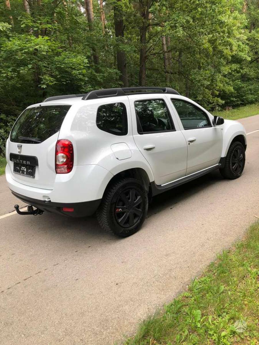 White Dacia Duster 2013 in Marijampole, with an engine capacity of 1.60 L and mileage of 295 thousand km for 4700 €, photo 5 on AUTOMOTO.COM.LV