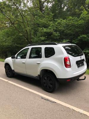 White Dacia Duster 2013 in Marijampole, with an engine capacity of 1.60 L and mileage of 295 thousand km for 4700 €, photo 6 on AUTOMOTO.COM.LV