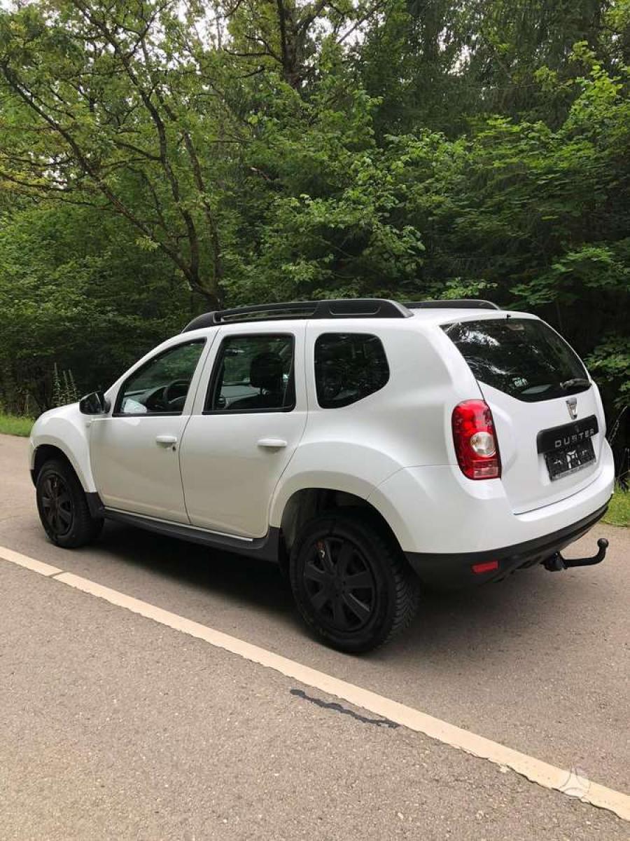 White Dacia Duster 2013 in Marijampole, with an engine capacity of 1.60 L and mileage of 295 thousand km for 4700 €, photo 6 on AUTOMOTO.COM.LV