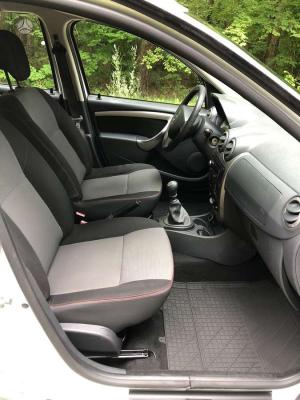 White Dacia Duster 2013 in Marijampole, with an engine capacity of 1.60 L and mileage of 295 thousand km for 4700 €, photo 10 on AUTOMOTO.COM.LV