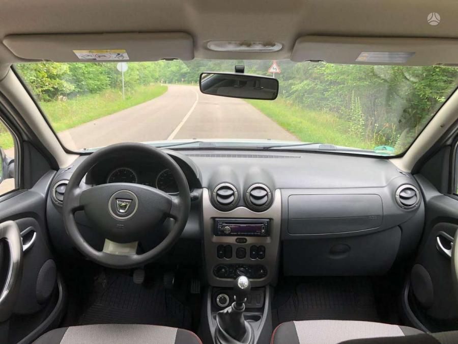 White Dacia Duster 2013 in Marijampole, with an engine capacity of 1.60 L and mileage of 295 thousand km for 4700 €, photo 12 on AUTOMOTO.COM.LV