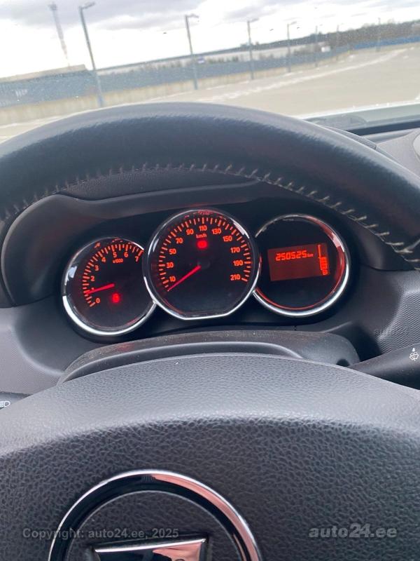 White Dacia Duster 2014 in Tallinn, with an engine capacity of 1.50 L and mileage of 250 thousand km for 4490 €, photo 11 on AUTOMOTO.COM.LV