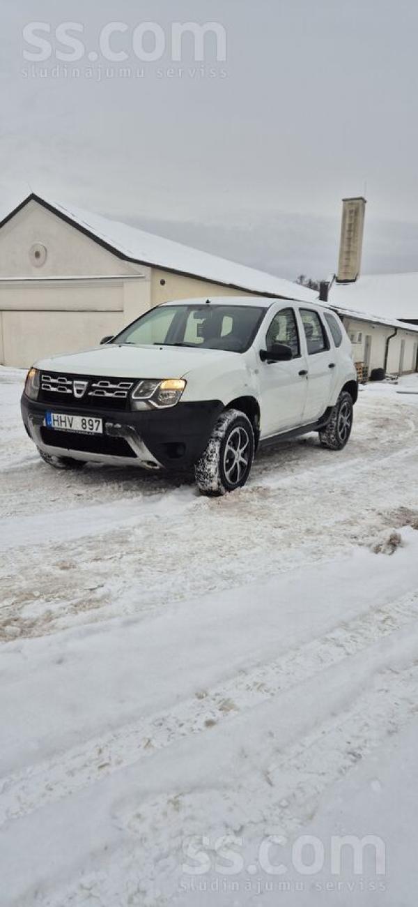 White Dacia Duster 2014 in Rezekne, with an engine capacity of 1.60 L and mileage of 250 thousand km for 3000 €, photo 1 on AUTOMOTO.COM.LV